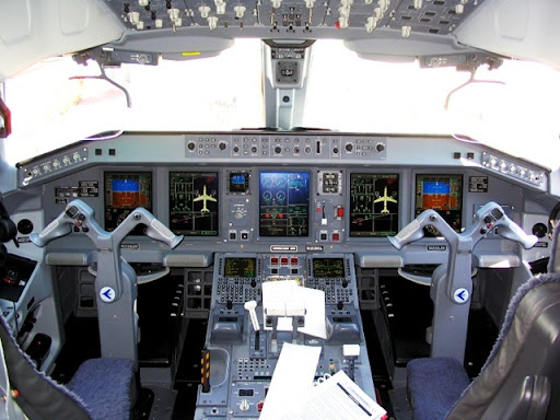 Cockpit EMB 190
